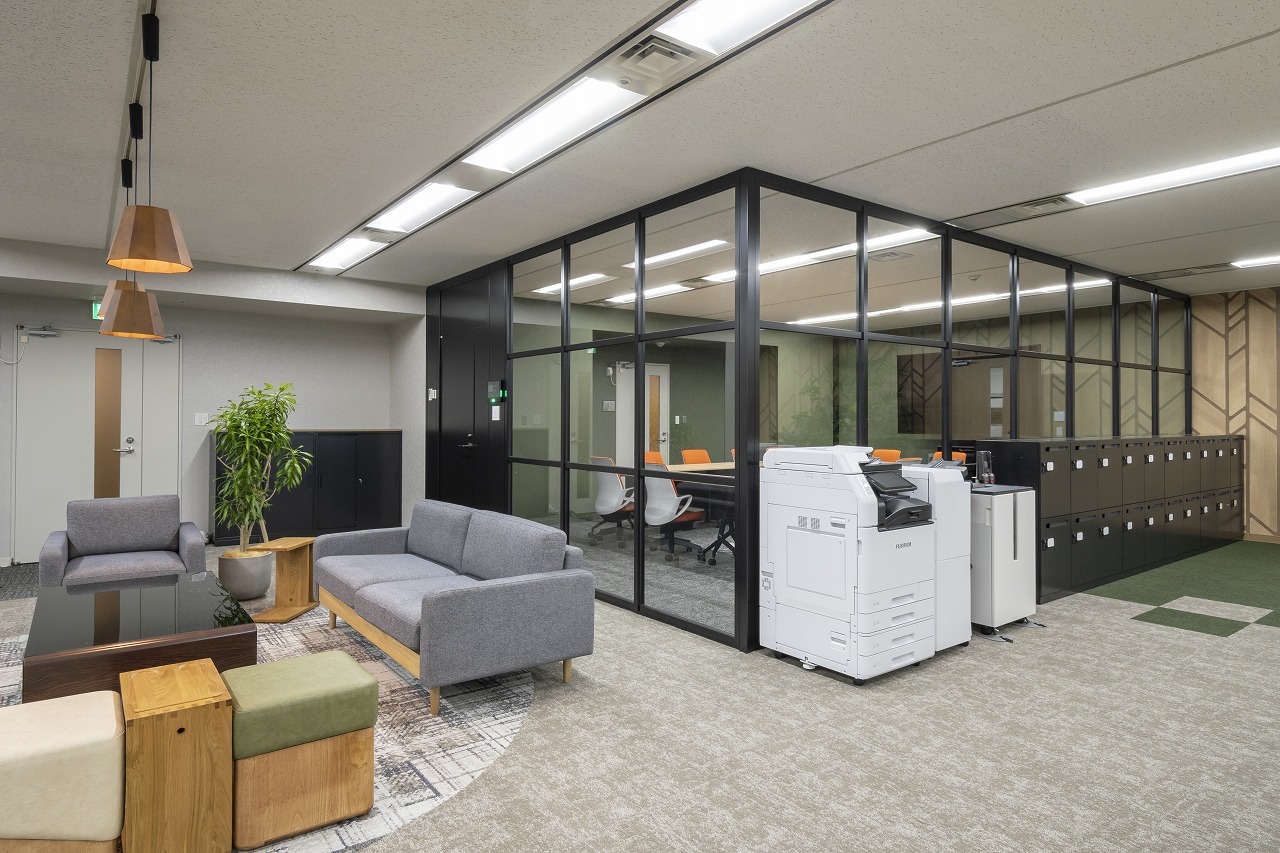 スチールパーティション Xis-tone | 商品情報 | コマニー株式会社